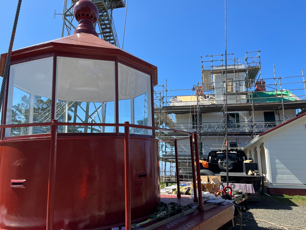 11,500 Pound Lantern Lifted Back Atop Yaquina Bay Lighthouse - The ...